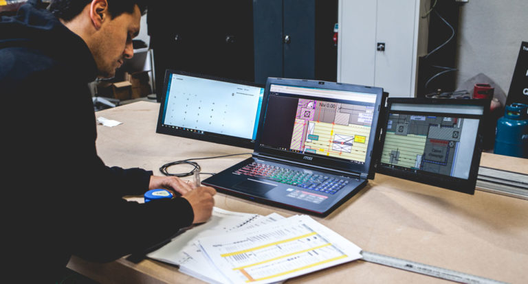 Le Slide – 2 Modular Screens for Your Laptop – I Crave This